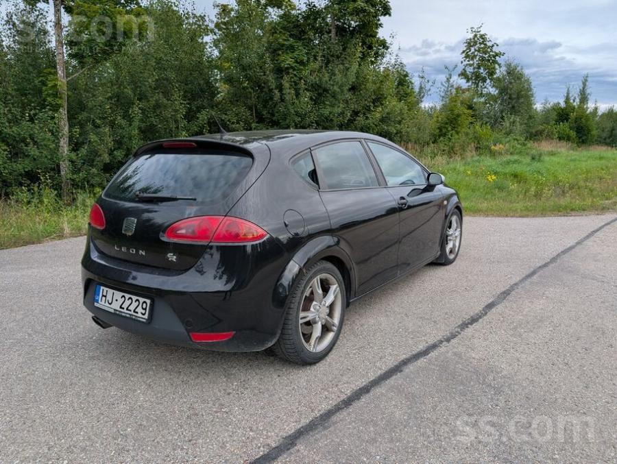 Black SEAT Leon 2008 in Riga, with an engine capacity of 2.00 L and mileage of 212 thousand km for 1950 €, photo 5 on AUTOMOTO.COM.LV