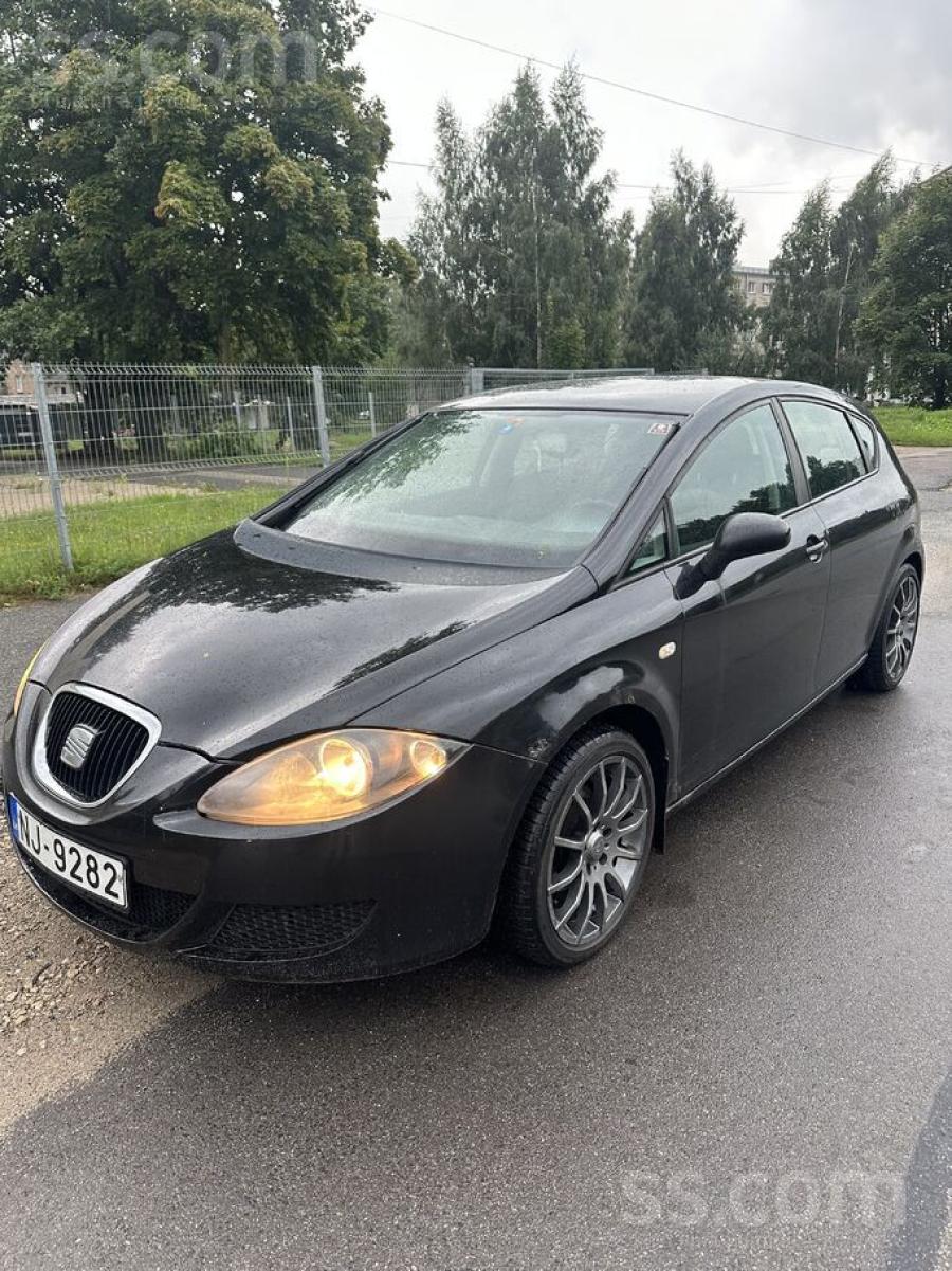 Black SEAT Leon 2008 in Riga, with an engine capacity of 1.90 L and mileage of 385 thousand km for 1250 €, photo 4 on AUTOMOTO.COM.LV