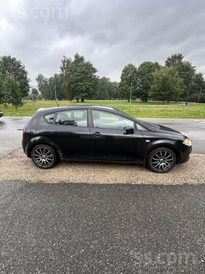 Black SEAT Leon 2008 in Riga, with an engine capacity of 1.90 L and mileage of 385 thousand km for 1250 €, photo 5 on AUTOMOTO.COM.LV