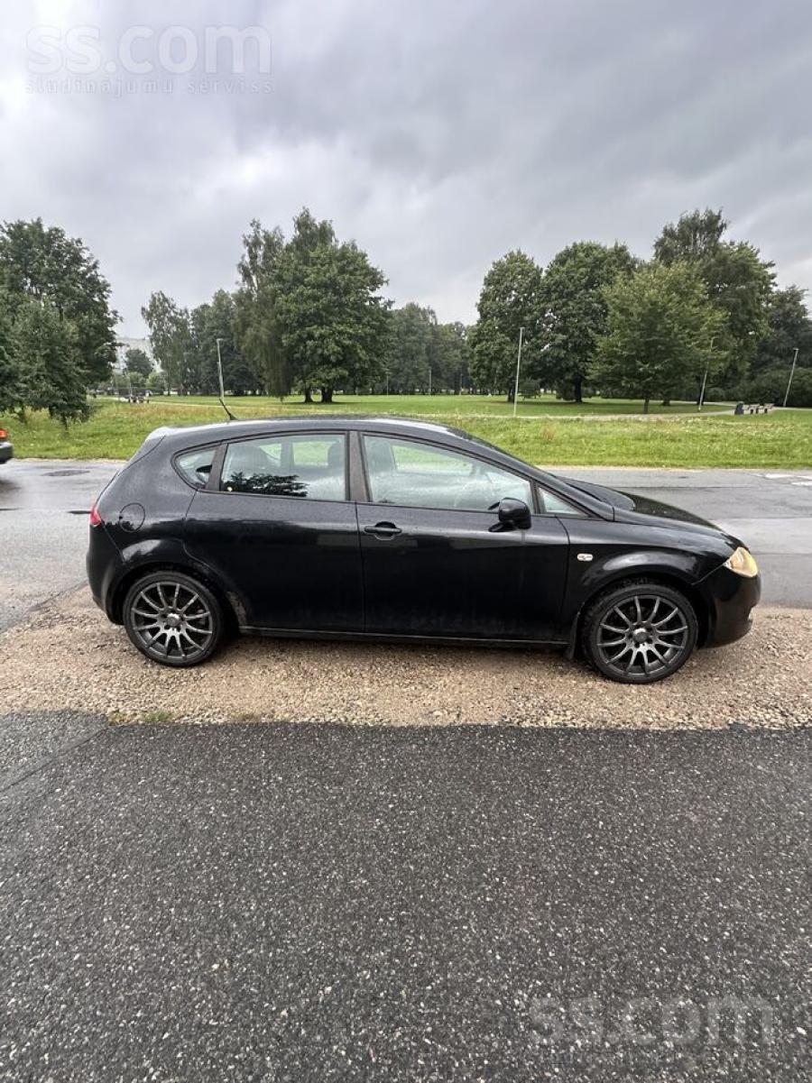 Black SEAT Leon 2008 in Riga, with an engine capacity of 1.90 L and mileage of 385 thousand km for 1250 €, photo 5 on AUTOMOTO.COM.LV