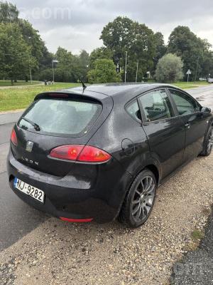 Black SEAT Leon 2008 in Riga, with an engine capacity of 1.90 L and mileage of 385 thousand km for 1250 €, photo 6 on AUTOMOTO.COM.LV