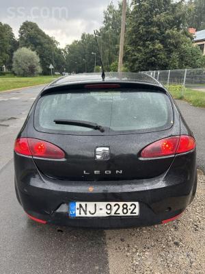 Black SEAT Leon 2008 in Riga, with an engine capacity of 1.90 L and mileage of 385 thousand km for 1250 €, photo 7 on AUTOMOTO.COM.LV