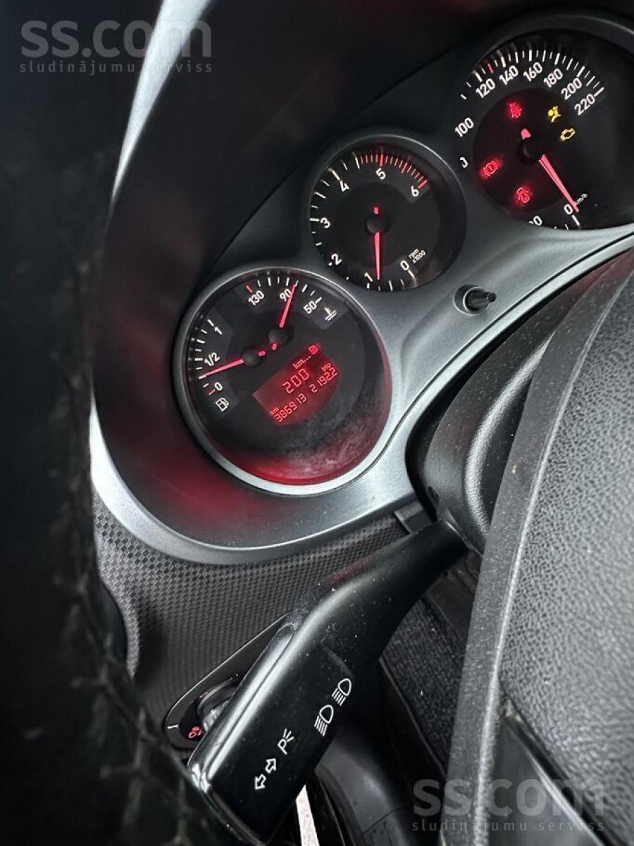Black SEAT Leon 2008 in Riga, with an engine capacity of 1.90 L and mileage of 385 thousand km for 1250 €, photo 10 on AUTOMOTO.COM.LV