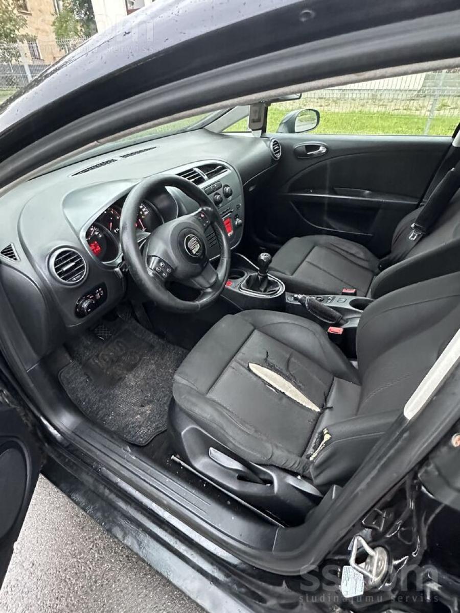 Black SEAT Leon 2008 in Riga, with an engine capacity of 1.90 L and mileage of 385 thousand km for 1250 €, photo 12 on AUTOMOTO.COM.LV