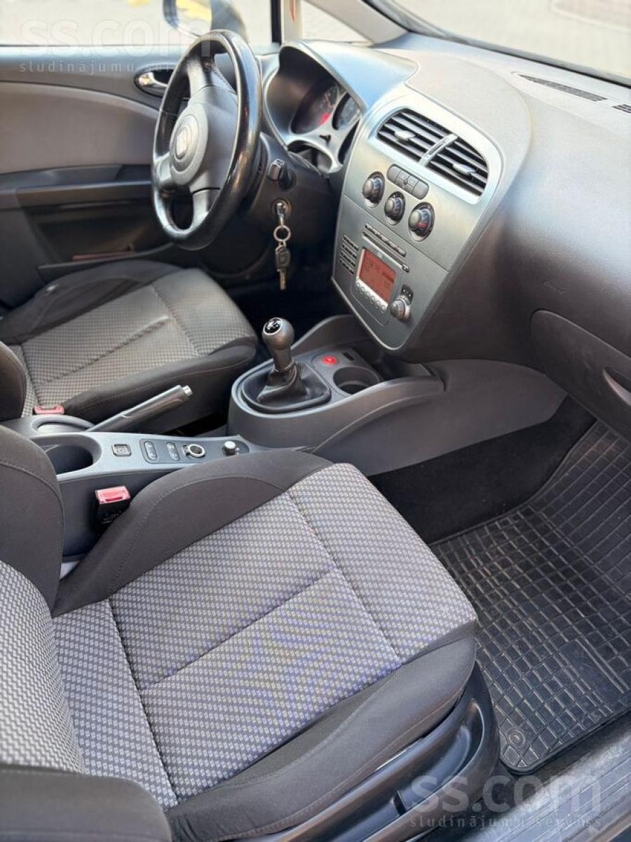 Melns SEAT Leon 2008 Preiļi, ar dzinēja tilpumu 1.90 L un nobraukumu 343 tūkst. km par 1700 €, foto 8 vietnē AUTOMOTO.COM.LV
