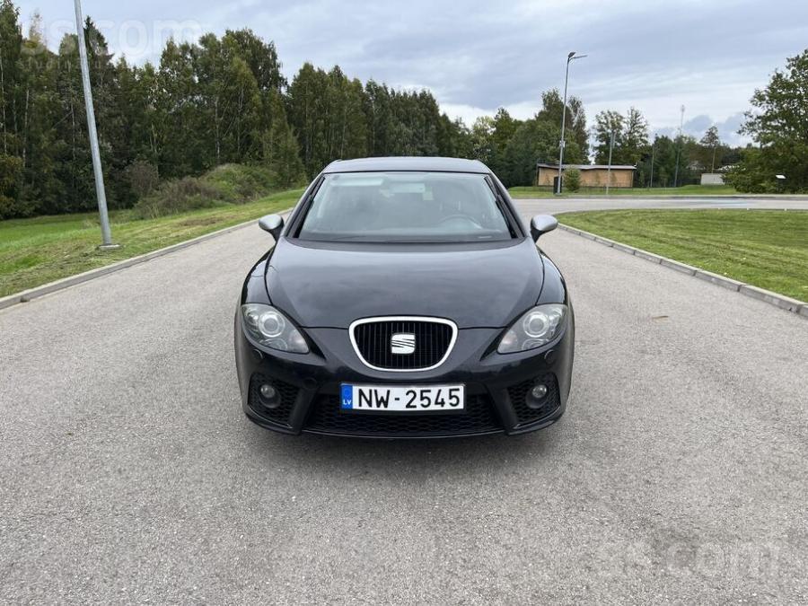 Black SEAT Leon 2008 in Cesis, with an engine capacity of 2.00 L and mileage of 268 thousand km for 3000 €, photo 3 on AUTOMOTO.COM.LV