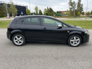 Black SEAT Leon 2008 in Cesis, with an engine capacity of 2.00 L and mileage of 268 thousand km for 3000 €, photo 5 on AUTOMOTO.COM.LV