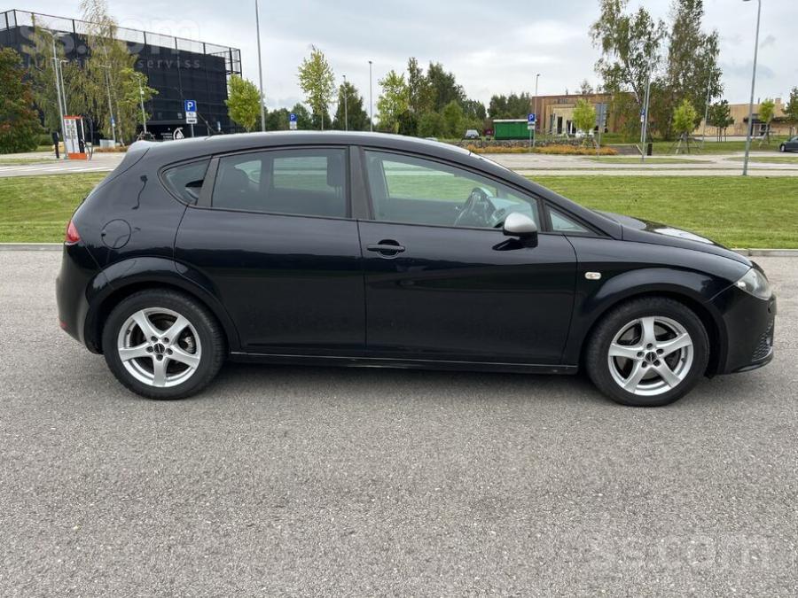 Black SEAT Leon 2008 in Cesis, with an engine capacity of 2.00 L and mileage of 268 thousand km for 3000 €, photo 5 on AUTOMOTO.COM.LV