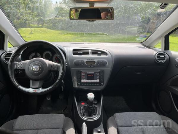 SEAT Leon 2008 in Cesis on AUTOMOTO.COM.LV Black SEAT Leon 2008 in Cesis, with an engine capacity of 2.00 L and mileage of 268 thousand km for 3000 €, photo 6 on AUTOMOTO.COM.LV