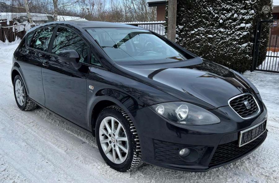 Black SEAT Leon 2009 in Vilnius, with an engine capacity of 1.40 L and mileage of 236 thousand km for 2990 €, photo 1 on AUTOMOTO.COM.LV