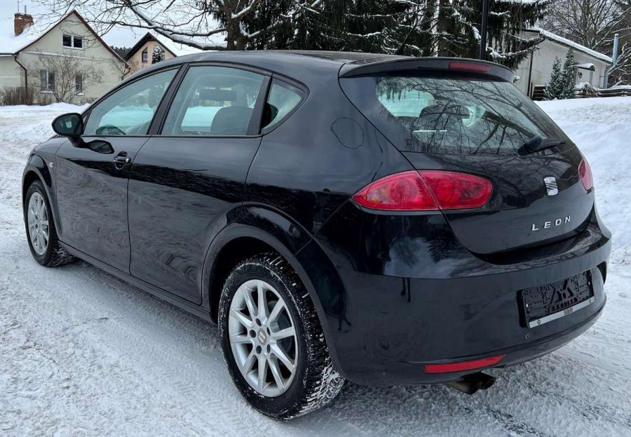 Black SEAT Leon 2009 in Vilnius, with an engine capacity of 1.40 L and mileage of 236 thousand km for 2990 €, photo 4 on AUTOMOTO.COM.LV