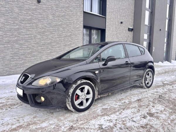Black SEAT Leon 2009 in Kaunas, with an engine capacity of 1.90 L and mileage of 281 thousand km for 1950 €, photo 4 on AUTOMOTO.COM.LV