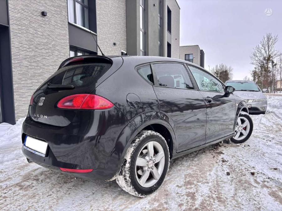 Melns SEAT Leon 2009 Kauņa, ar dzinēja tilpumu 1.90 L un nobraukumu 281 tūkst. km par 1950 €, foto 6 vietnē AUTOMOTO.COM.LV