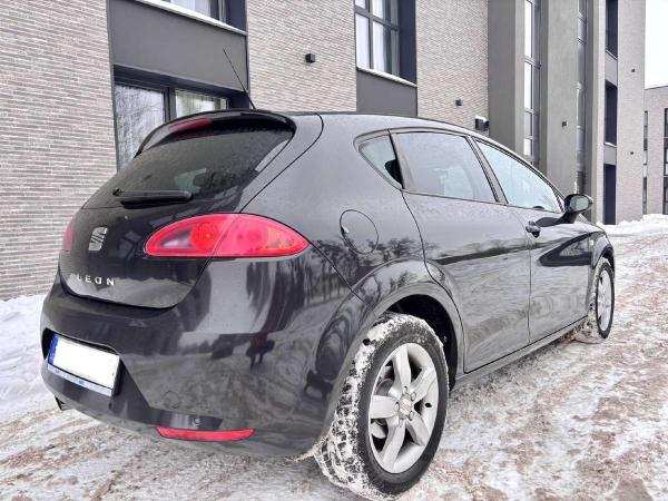 Black SEAT Leon 2009 in Kaunas, with an engine capacity of 1.90 L and mileage of 281 thousand km for 1950 €, photo 9 on AUTOMOTO.COM.LV