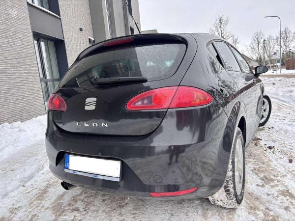 Black SEAT Leon 2009 in Kaunas, with an engine capacity of 1.90 L and mileage of 281 thousand km for 1950 €, photo 10 on AUTOMOTO.COM.LV
