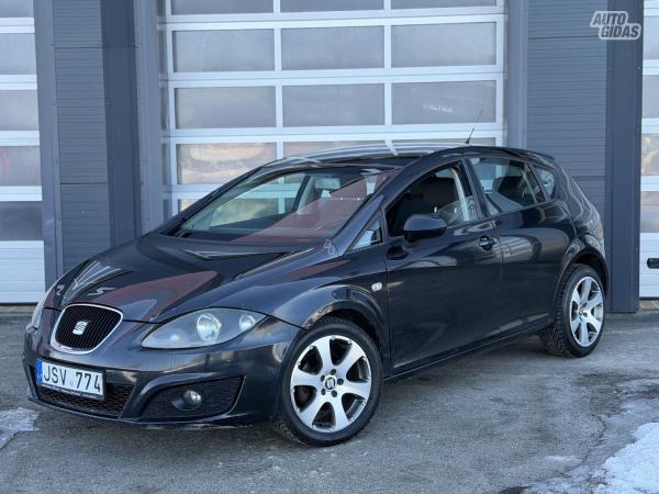 Black SEAT Leon 2009 in Panevezys, with an engine capacity of 1.90 L and mileage of 251 thousand km for 1650 €, photo 1 on AUTOMOTO.COM.LV
