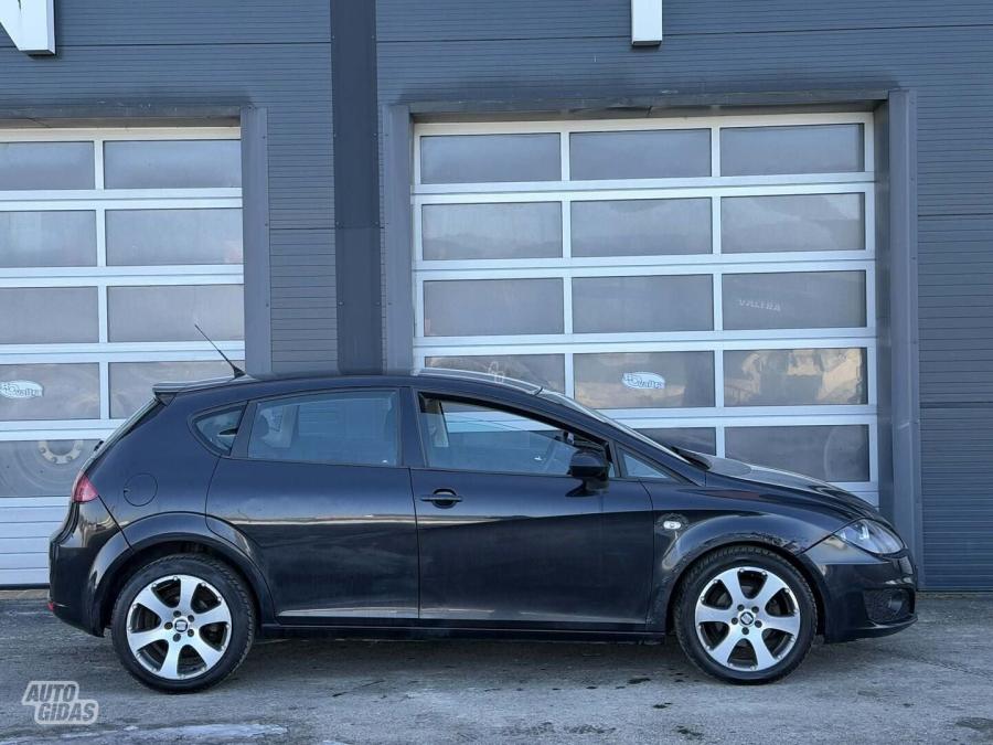 Melns SEAT Leon 2009 Panevēža, ar dzinēja tilpumu 1.90 L un nobraukumu 250 tūkst. km par 1550 €, foto 4 vietnē AUTOMOTO.COM.LV
