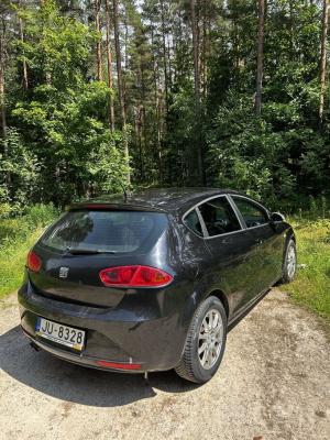 Black SEAT Leon 2009 in Bauska, with an engine capacity of 1.90 L and mileage of 286 thousand km for 2450 €, photo 4 on AUTOMOTO.COM.LV