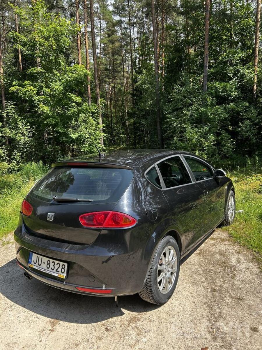 Black SEAT Leon 2009 in Bauska, with an engine capacity of 1.90 L and mileage of 286 thousand km for 2450 €, photo 4 on AUTOMOTO.COM.LV