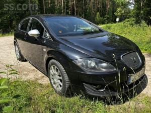 Black SEAT Leon 2009 in Bauska, with an engine capacity of 1.90 L and mileage of 286 thousand km for 2450 €, photo 5 on AUTOMOTO.COM.LV