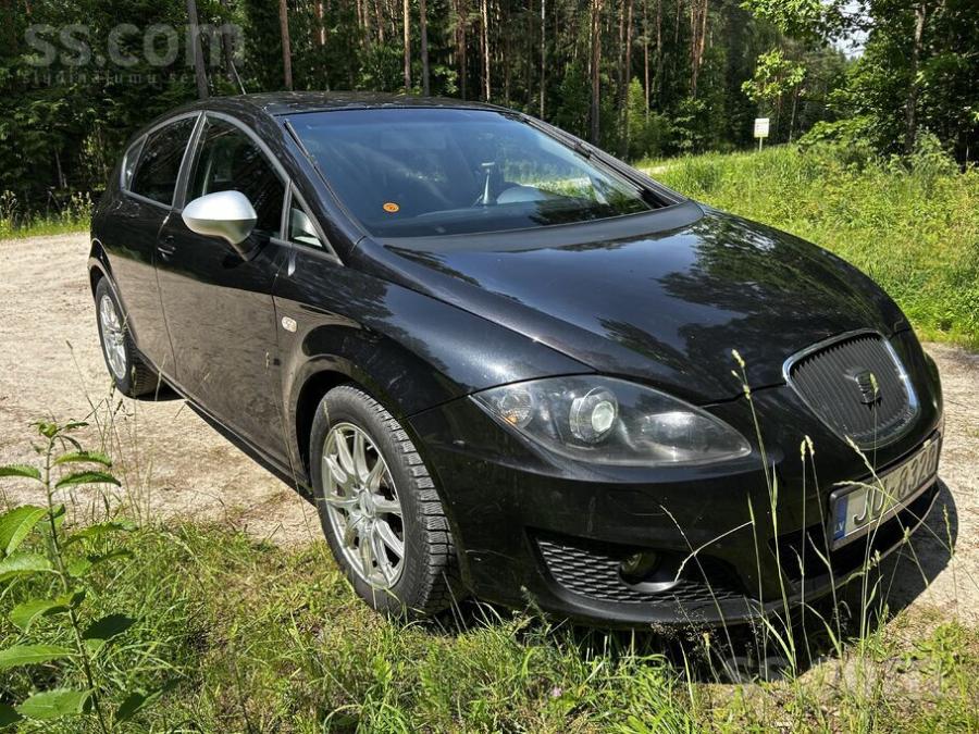 Black SEAT Leon 2009 in Bauska, with an engine capacity of 1.90 L and mileage of 286 thousand km for 2450 €, photo 5 on AUTOMOTO.COM.LV