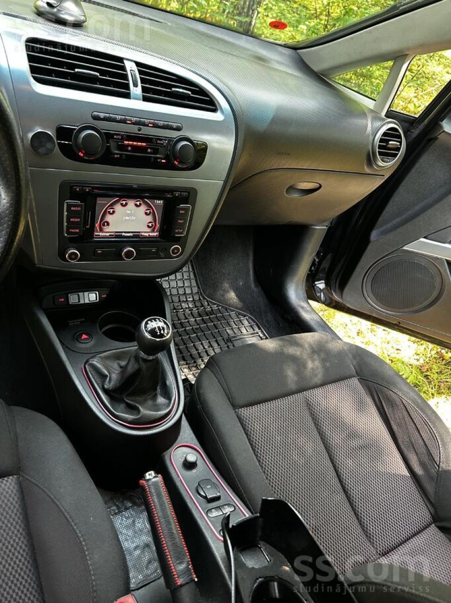 Black SEAT Leon 2009 in Bauska, with an engine capacity of 1.90 L and mileage of 286 thousand km for 2450 €, photo 7 on AUTOMOTO.COM.LV