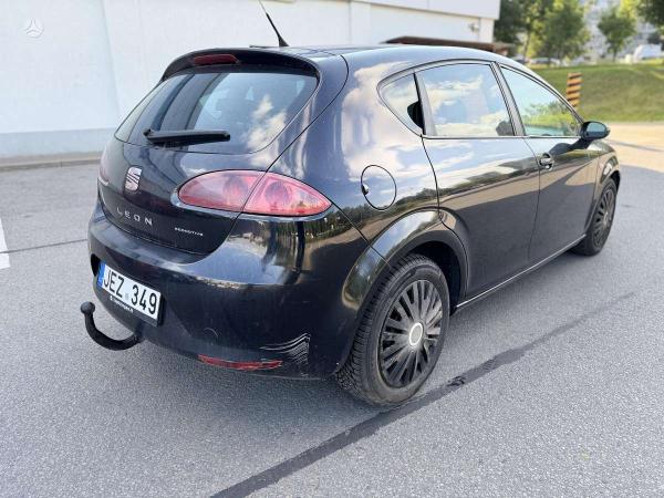 Black SEAT Leon 2009 in Vilnius, with an engine capacity of 1.90 L and mileage of 363 thousand km for 650 €, photo 5 on AUTOMOTO.COM.LV