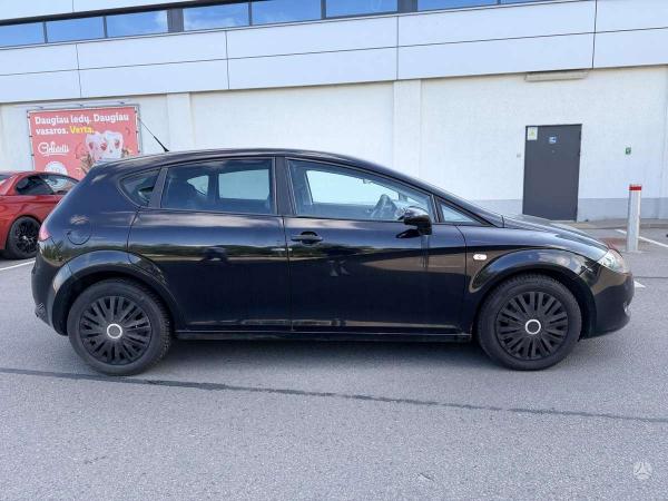 Black SEAT Leon 2009 in Vilnius, with an engine capacity of 1.90 L and mileage of 363 thousand km for 650 €, photo 6 on AUTOMOTO.COM.LV