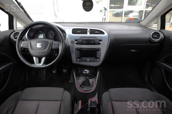Melns SEAT Leon 2009 Rīga, ar dzinēja tilpumu 2.00 L un nobraukumu 286 tūkst. km par 2295 €, foto 5 vietnē AUTOMOTO.COM.LV