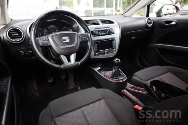 Melns SEAT Leon 2009 Rīga, ar dzinēja tilpumu 2.00 L un nobraukumu 286 tūkst. km par 2295 €, foto 6 vietnē AUTOMOTO.COM.LV
