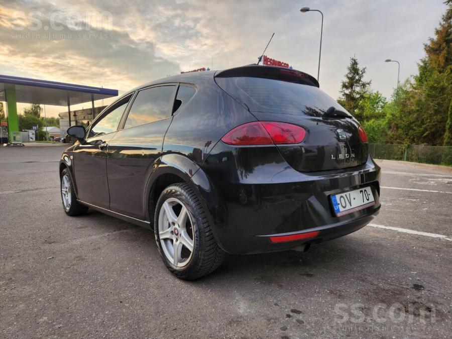 Melns SEAT Leon 2010 Rīga, ar dzinēja tilpumu 1.60 L un nobraukumu 215 tūkst. km par 2800 €, foto 3 vietnē AUTOMOTO.COM.LV