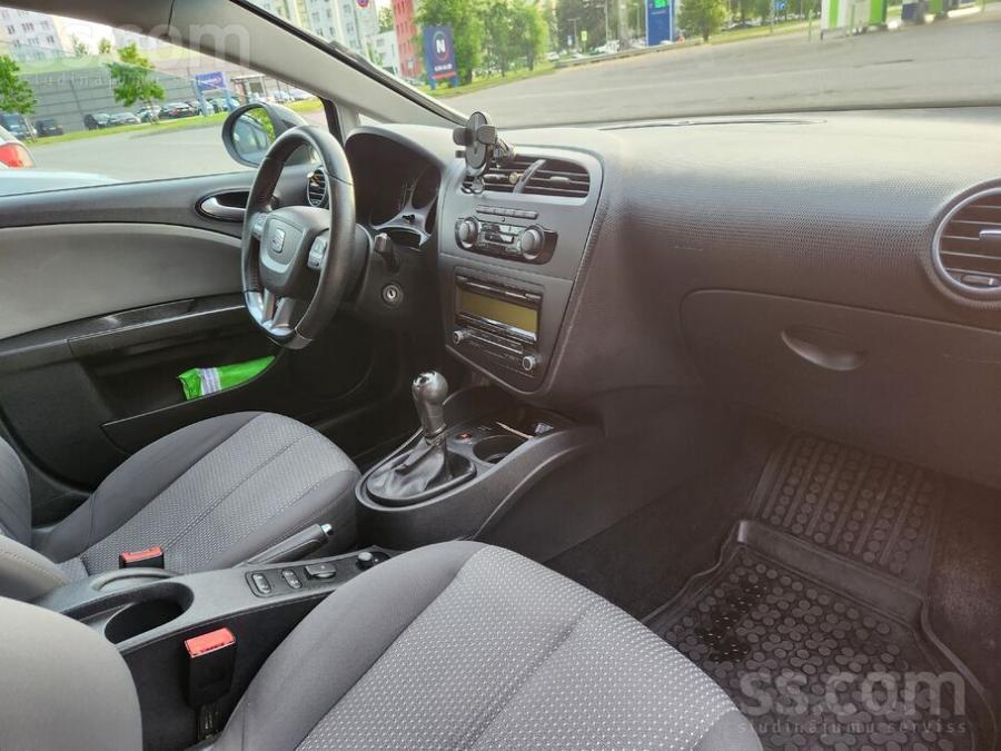 Melns SEAT Leon 2010 Rīga, ar dzinēja tilpumu 1.60 L un nobraukumu 215 tūkst. km par 2800 €, foto 5 vietnē AUTOMOTO.COM.LV