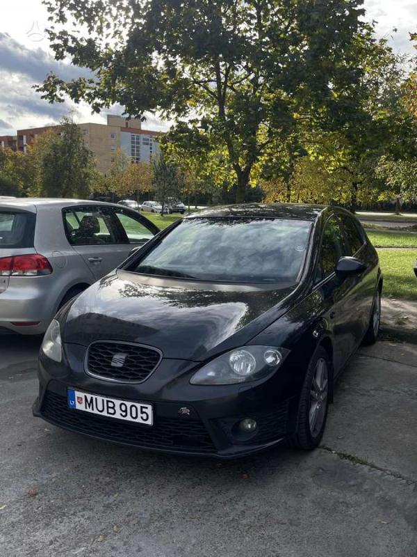 Black SEAT Leon 2010 in Vilnius, with an engine capacity of 1.97 L and mileage of 319 thousand km for 1750 €, photo 1 on AUTOMOTO.COM.LV