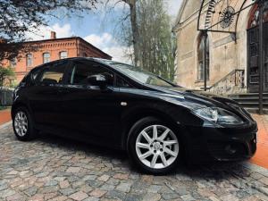 Black SEAT Leon 2010 in Cesis, with an engine capacity of 1.40 L and mileage of 0 thousand km for 4250 €, photo 3 on AUTOMOTO.COM.LV