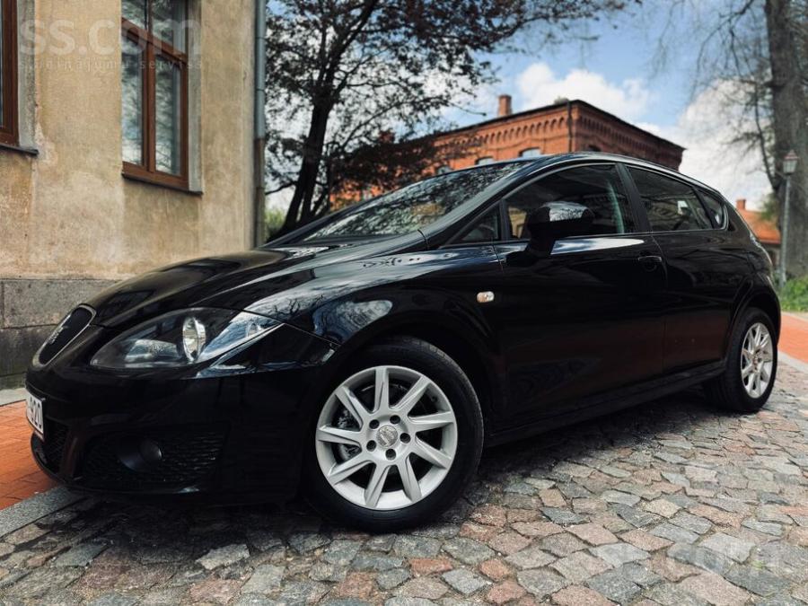 Black SEAT Leon 2010 in Cesis, with an engine capacity of 1.40 L and mileage of 0 thousand km for 4250 €, photo 5 on AUTOMOTO.COM.LV