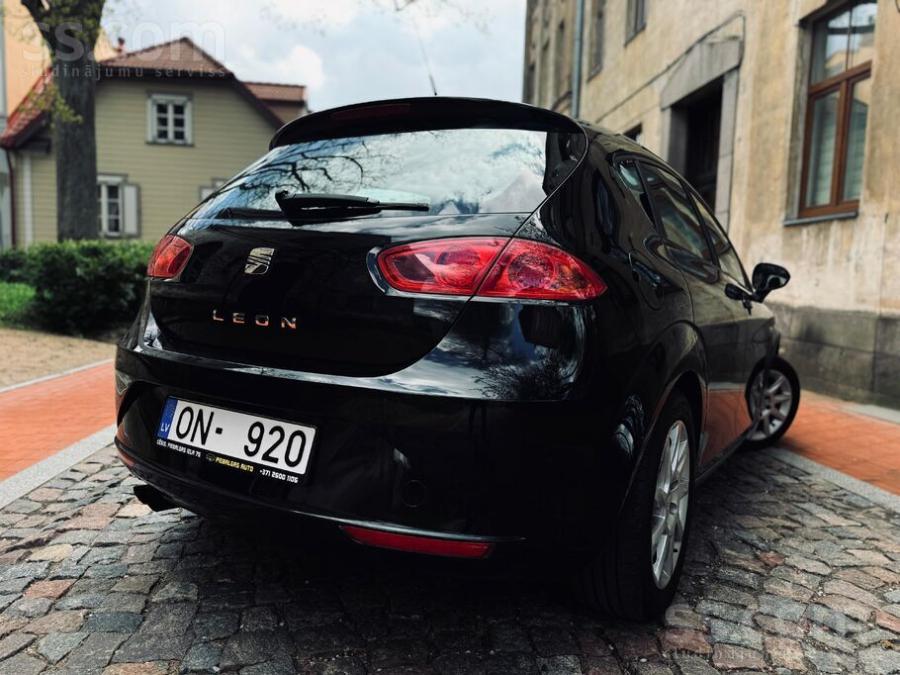 Black SEAT Leon 2010 in Cesis, with an engine capacity of 1.40 L and mileage of 0 thousand km for 4250 €, photo 6 on AUTOMOTO.COM.LV