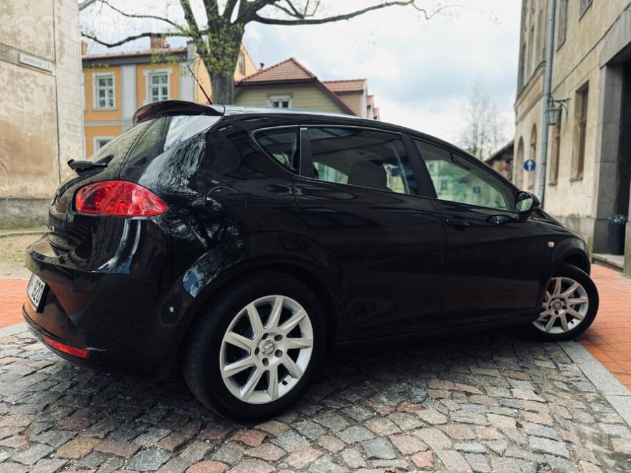 Black SEAT Leon 2010 in Cesis, with an engine capacity of 1.40 L and mileage of 0 thousand km for 4250 €, photo 7 on AUTOMOTO.COM.LV