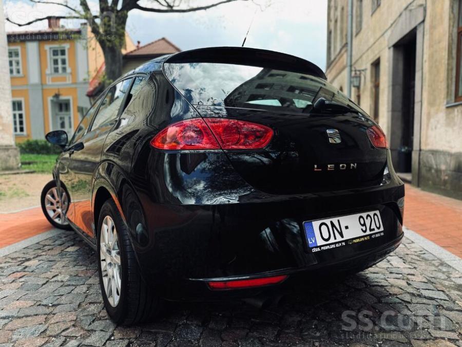 Black SEAT Leon 2010 in Cesis, with an engine capacity of 1.40 L and mileage of 0 thousand km for 4250 €, photo 8 on AUTOMOTO.COM.LV