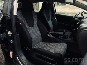 Black SEAT Leon 2010 in Cesis, with an engine capacity of 1.40 L and mileage of 0 thousand km for 4250 €, photo 12 on AUTOMOTO.COM.LV