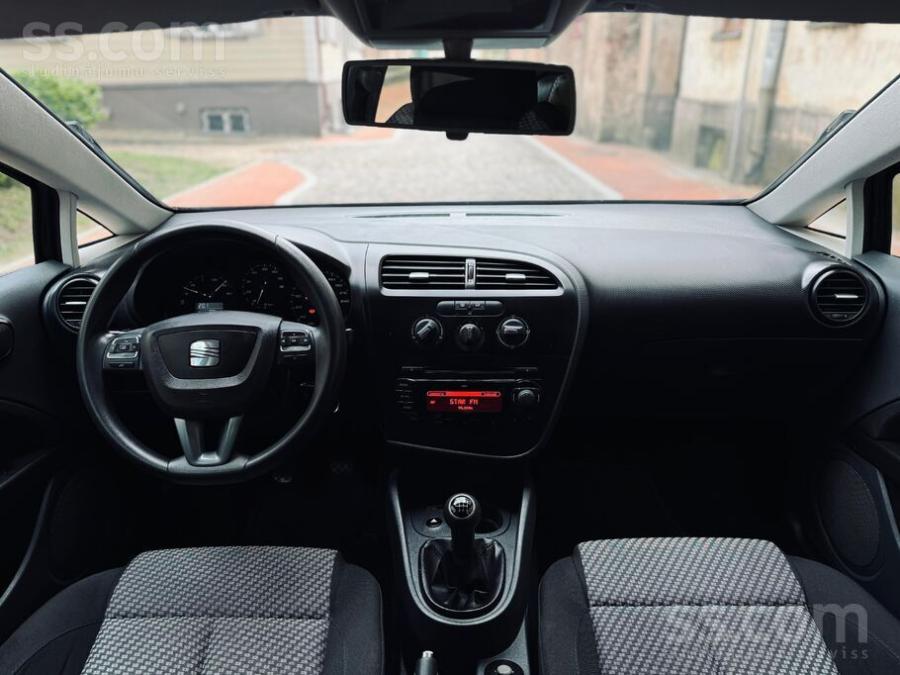 Black SEAT Leon 2010 in Cesis, with an engine capacity of 1.40 L and mileage of 0 thousand km for 4250 €, photo 15 on AUTOMOTO.COM.LV