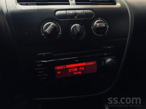 Black SEAT Leon 2010 in Cesis, with an engine capacity of 1.40 L and mileage of 0 thousand km for 4250 €, photo 16 on AUTOMOTO.COM.LV