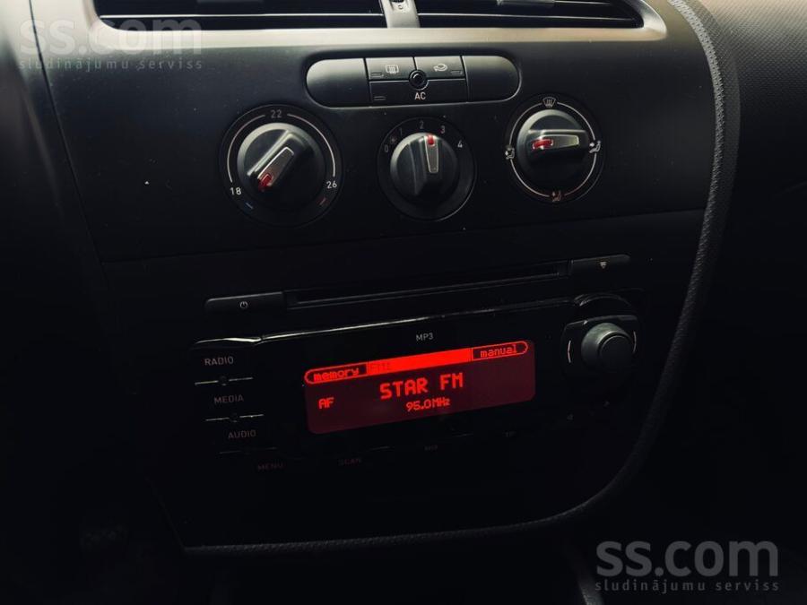 Black SEAT Leon 2010 in Cesis, with an engine capacity of 1.40 L and mileage of 0 thousand km for 4250 €, photo 16 on AUTOMOTO.COM.LV