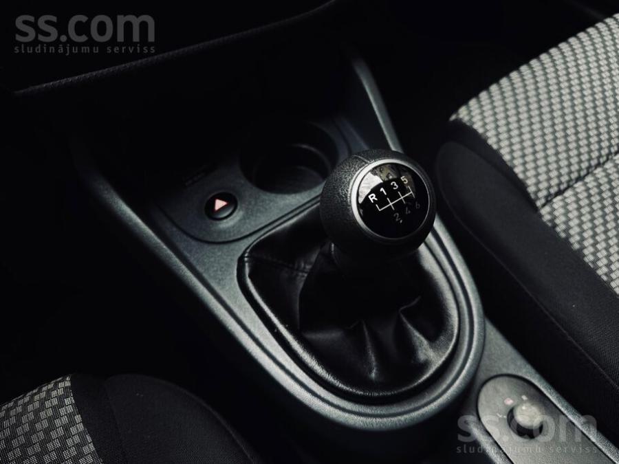 Black SEAT Leon 2010 in Cesis, with an engine capacity of 1.40 L and mileage of 0 thousand km for 4250 €, photo 17 on AUTOMOTO.COM.LV