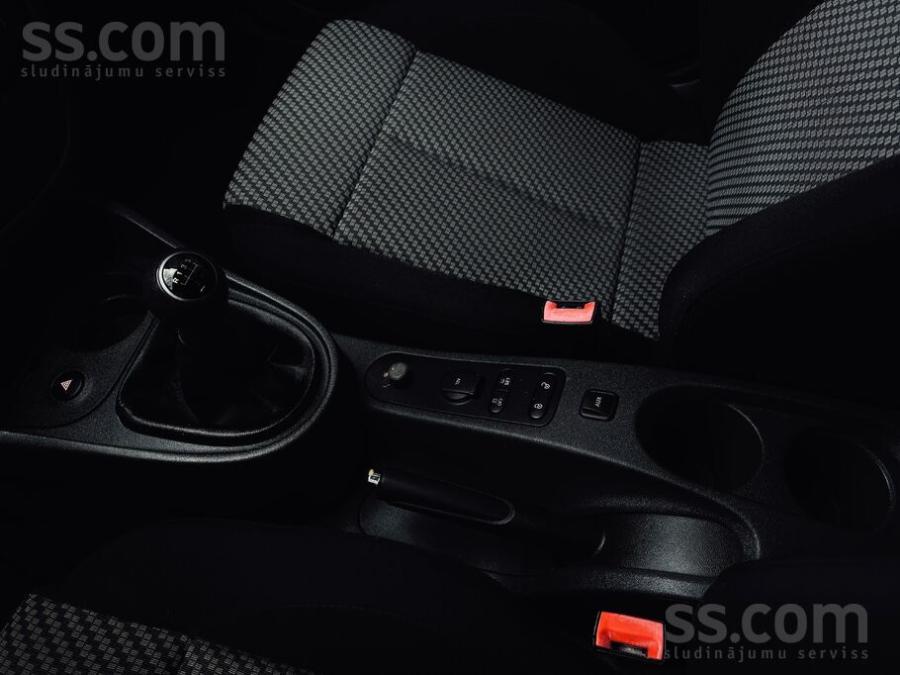 Black SEAT Leon 2010 in Cesis, with an engine capacity of 1.40 L and mileage of 0 thousand km for 4250 €, photo 19 on AUTOMOTO.COM.LV