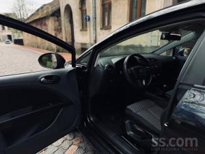 Black SEAT Leon 2010 in Cesis, with an engine capacity of 1.40 L and mileage of 0 thousand km for 4250 €, photo 20 on AUTOMOTO.COM.LV