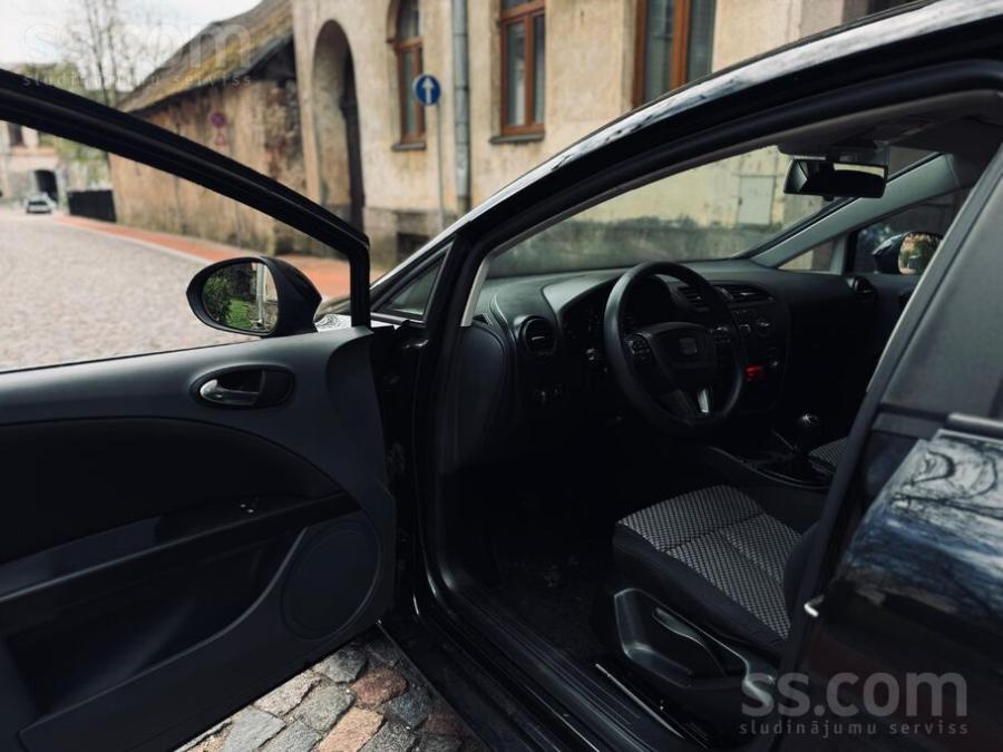 Black SEAT Leon 2010 in Cesis, with an engine capacity of 1.40 L and mileage of 0 thousand km for 4250 €, photo 20 on AUTOMOTO.COM.LV