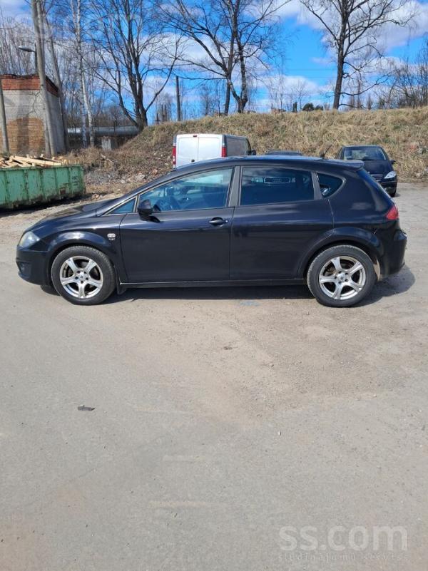 Black SEAT Leon 2010 in Riga, with an engine capacity of 1.40 L and mileage of 262 thousand km for 2050 €, photo 3 on AUTOMOTO.COM.LV