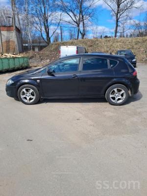 Black SEAT Leon 2010 in Riga, with an engine capacity of 1.40 L and mileage of 262 thousand km for 2050 €, photo 4 on AUTOMOTO.COM.LV
