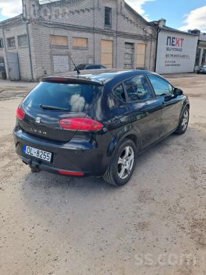 Black SEAT Leon 2010 in Riga, with an engine capacity of 1.40 L and mileage of 262 thousand km for 2050 €, photo 6 on AUTOMOTO.COM.LV