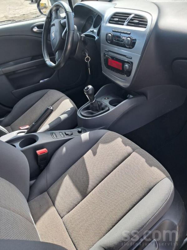 Black SEAT Leon 2010 in Riga, with an engine capacity of 1.40 L and mileage of 262 thousand km for 2050 €, photo 8 on AUTOMOTO.COM.LV